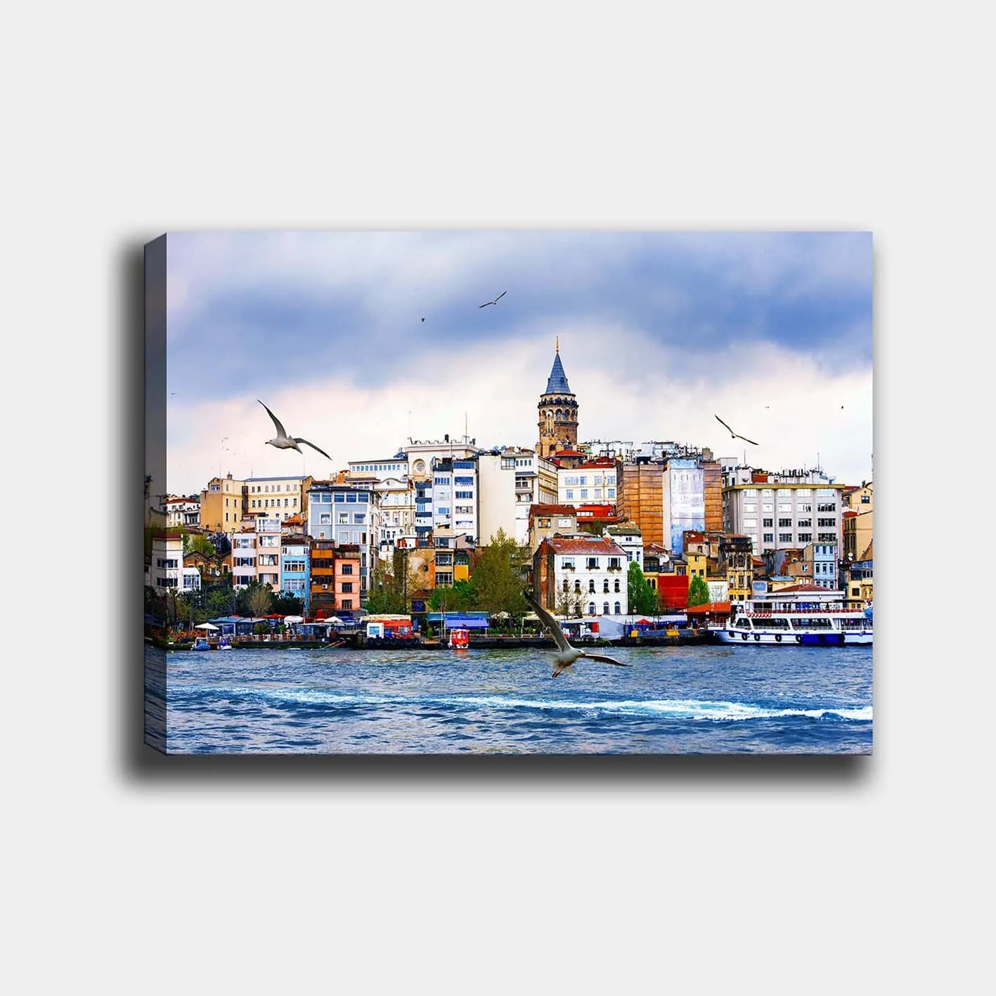 Lerretsbilde 70x100 cm - Utsikt over en by med et historisk klokketårn ...